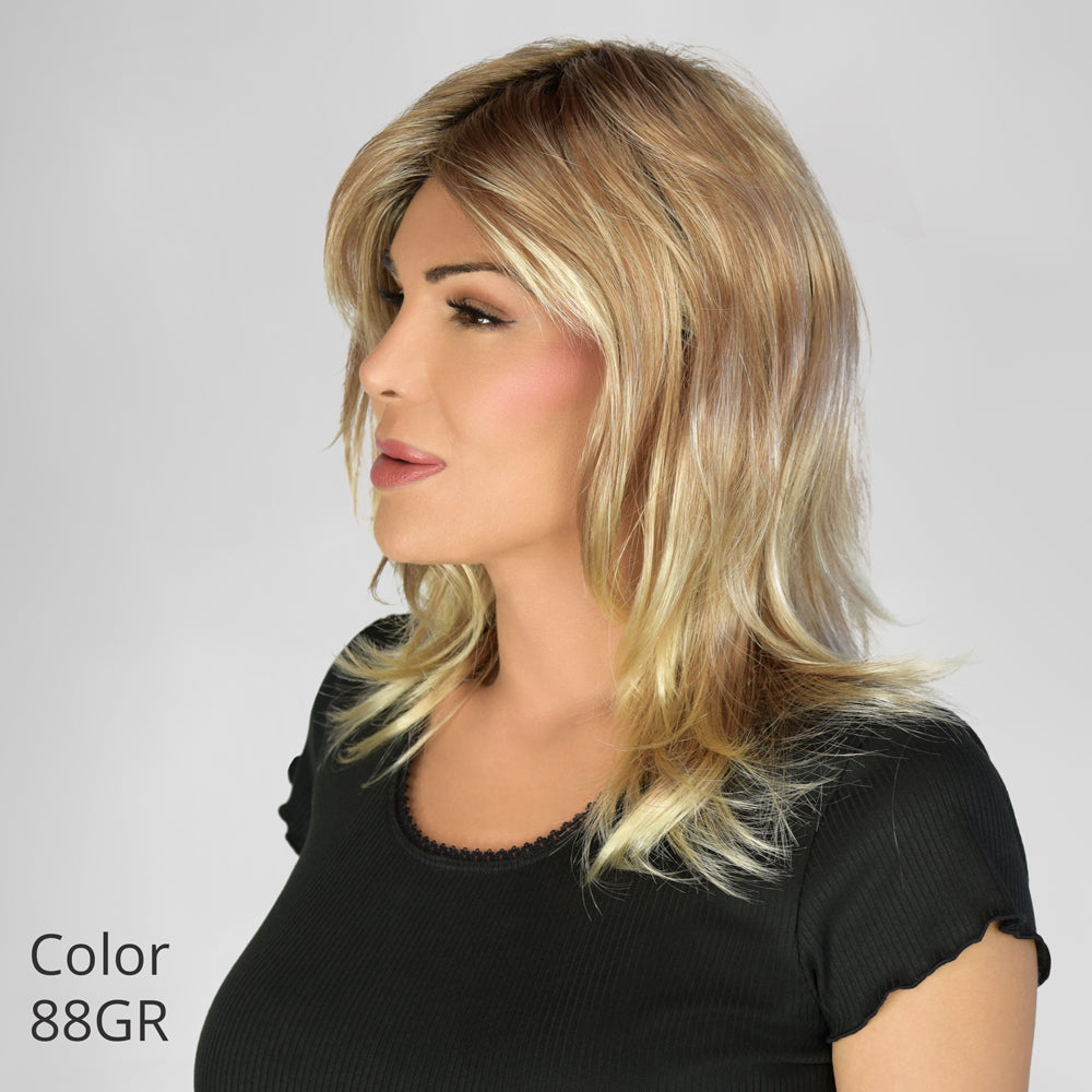 Wavy, Layered Wig for Trans Women – En Femme